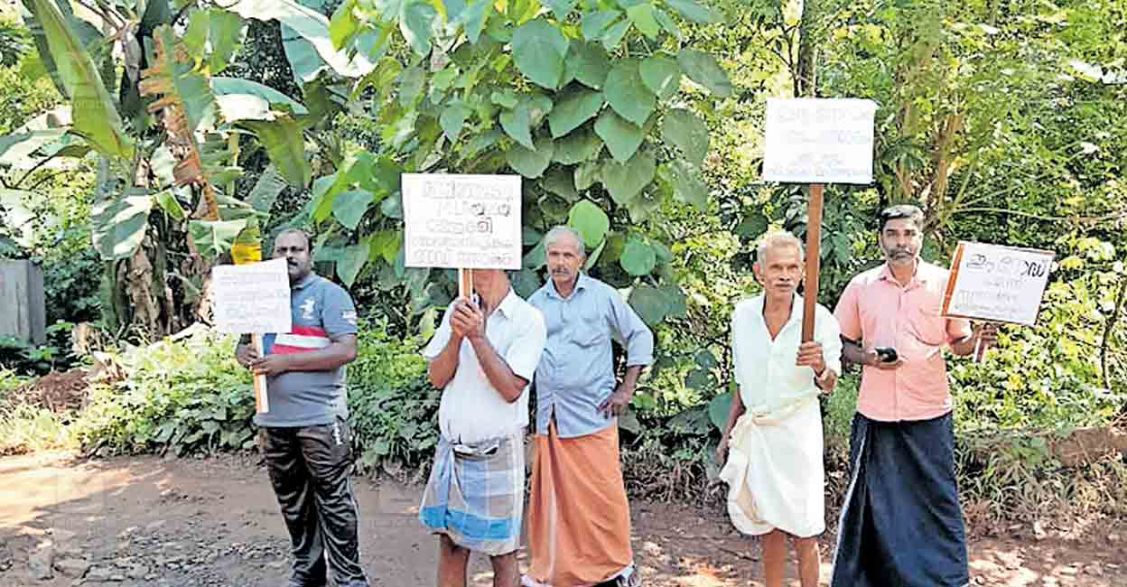 കടുത്തുരുത്തി - പിറവം റോഡ്: കുഴികൾക്കരികിൽ നിൽപുസമരം | Kaduthuruthy ...