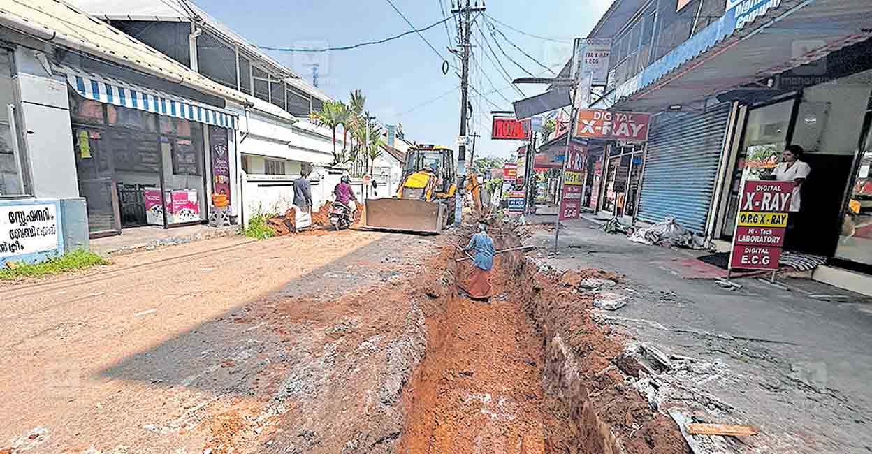 ചങ്ങനാശേരി ജനറൽ ആശുപത്രി റോഡിന്റെ നിർമാണം തുടങ്ങി | Changanassery ...