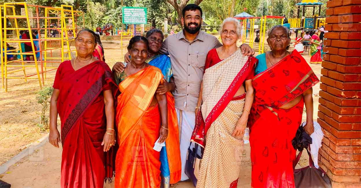 വയോജനങ്ങൾക്കായി വിനോദ യാത്ര സംഘടിപ്പിച്ച് മണർകാട് ഗ്രാമപഞ്ചായത്ത്