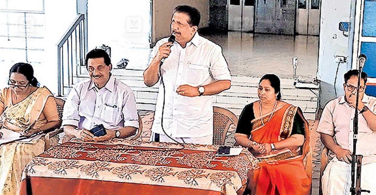 ജലവിതരണം: പരിഹാരം കാണാൻ മോൻസ് ജോസഫ് എംഎൽഎ; സർവകക്ഷിയോഗത്തിൽ സർവത്ര ...