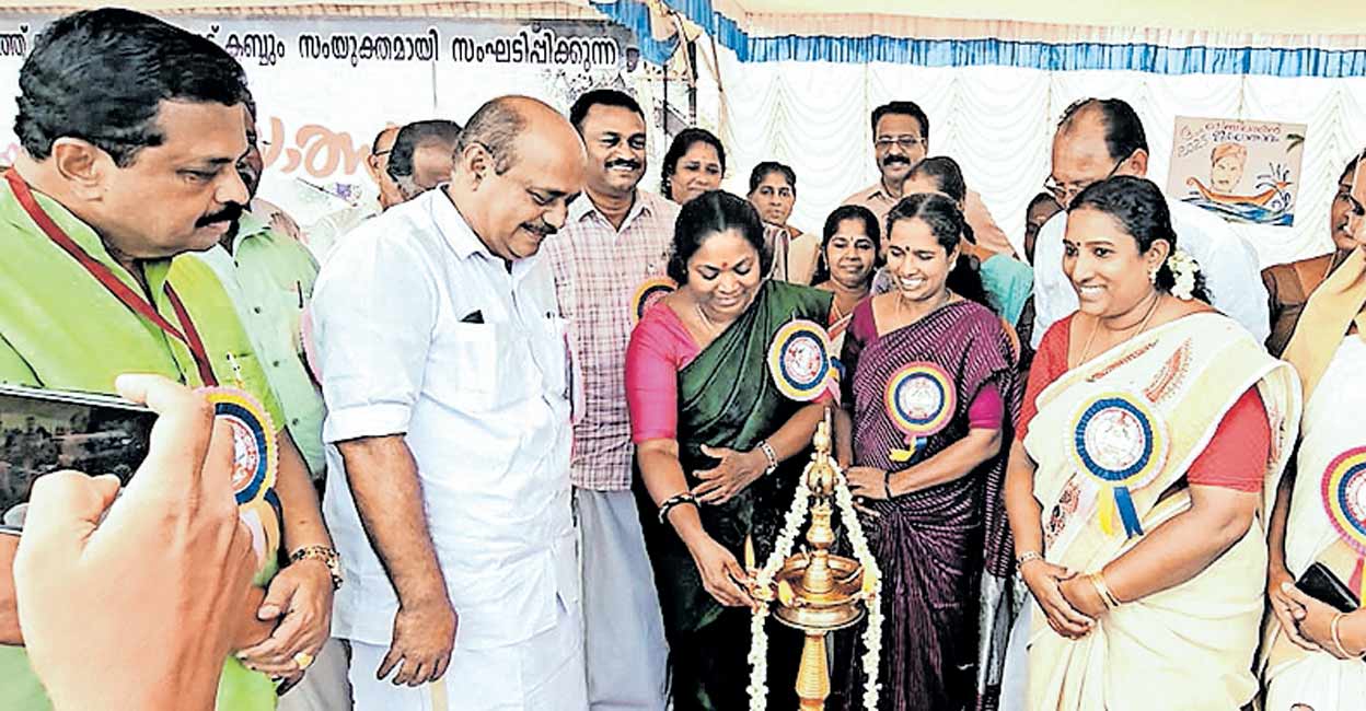 ചെമ്പിൽ അരയൻ ട്രോഫി താണിയന് | Chempil Aran Boat Club | Chempu Panchayat ...