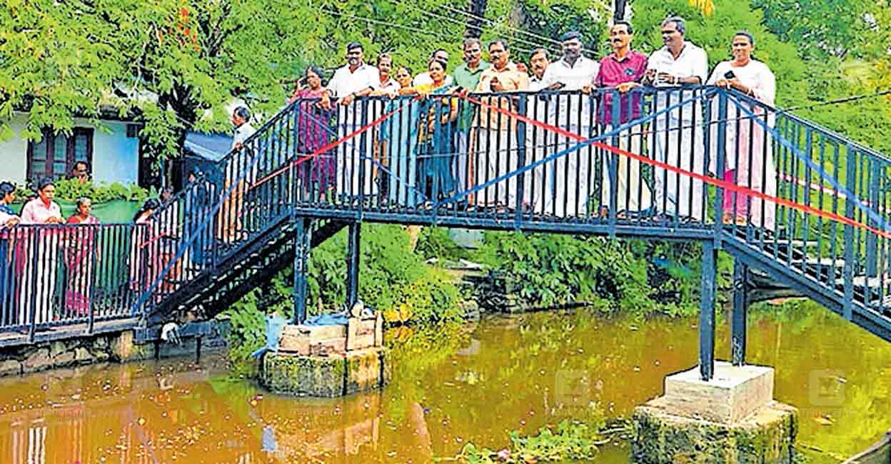 മത്തുങ്കൽ - ആമേട തോടിനു കുറുകെ നടപ്പാലം | Vaikom bridge | Thalayazham ...