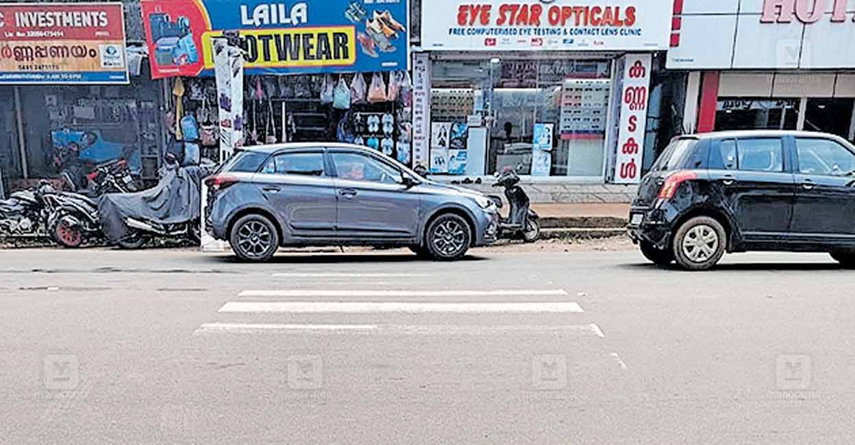 തെങ്ങണ ജംക്‌ഷനിൽ കുരുക്ക് പതിവ്; പൊടി, ഗതാഗതക്കുരുക്ക്, വീതികുറവ്... സ ...