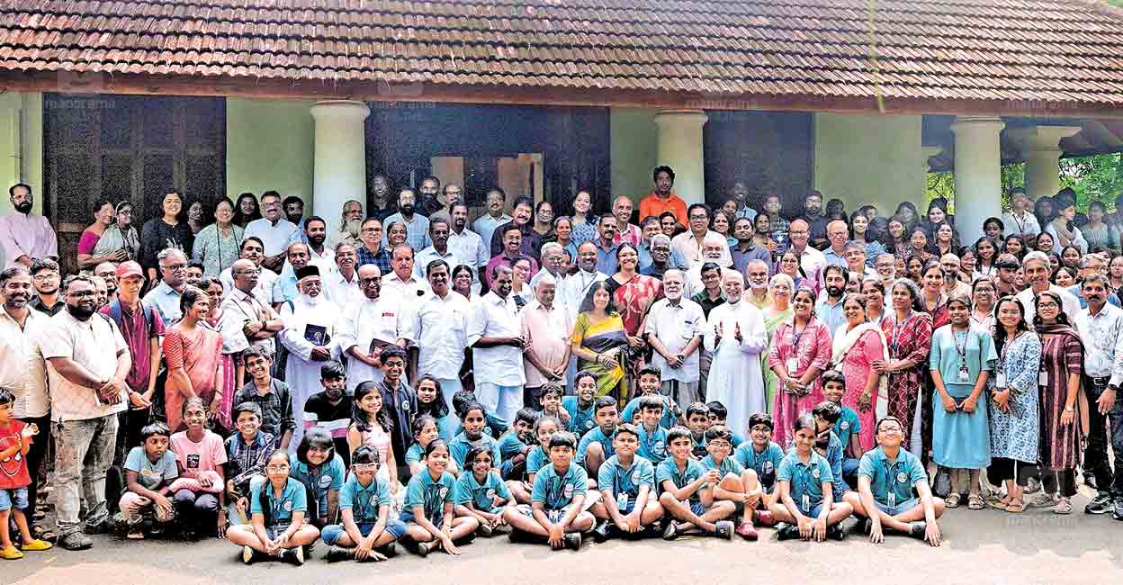 മൗനം; മധുരാക്ഷരങ്ങൾ! സിഎംഎസ് കോളജിൽ അക്ഷരവസന്തം പൂത്തുലഞ്ഞു | Silent ...