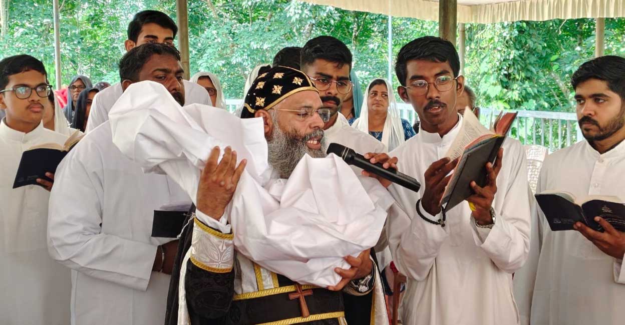 സഭാ ആസ്ഥാനത്ത് ദു:ഖവെള്ളി ആചരിച്ചു | Devalokam | Good Friday ...