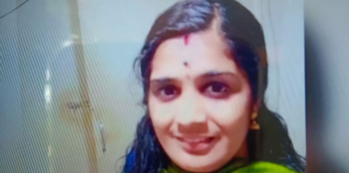 പിന്നിലൂടെ എത്തിയ വാഹനം യുവതിയെ ഇടിച്ചുവീഴ്ത്തി; കൊലപാതകമെന്ന് സംശയം ...