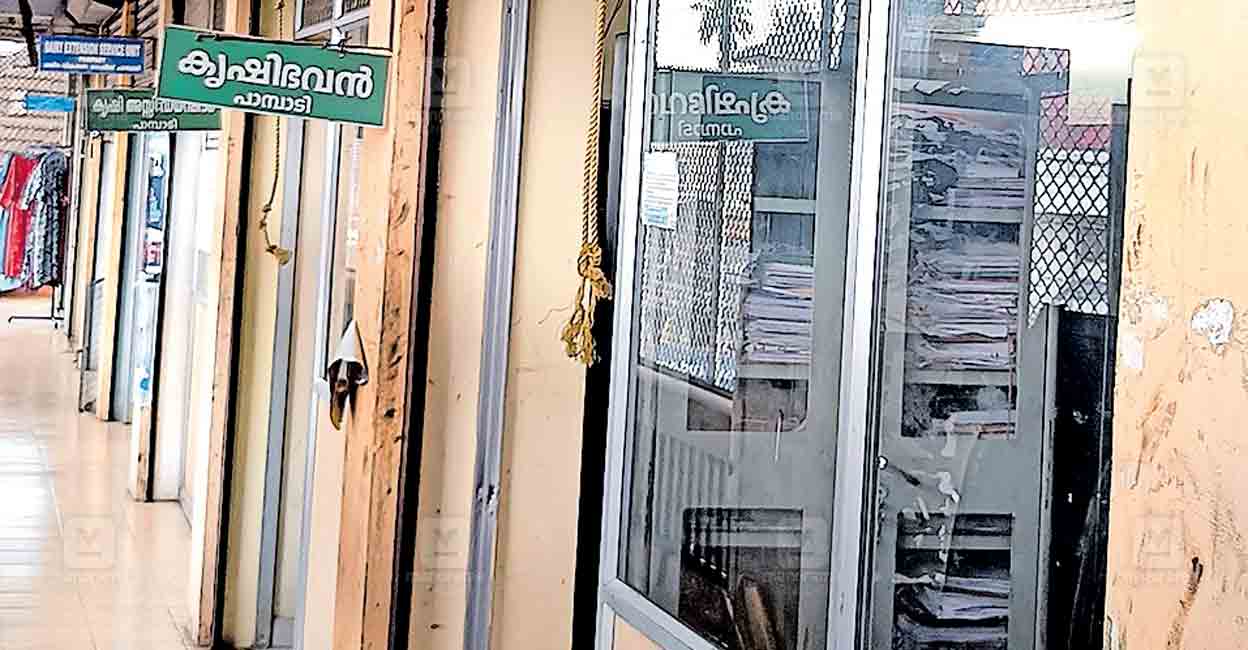 പരിമിതിയിൽ ഞെരുങ്ങി പാമ്പാടി കൃഷിഭവൻ; പുതിയ ഓഫിസ് വേണമെന്ന ആവശ്യം ശക്തം ...