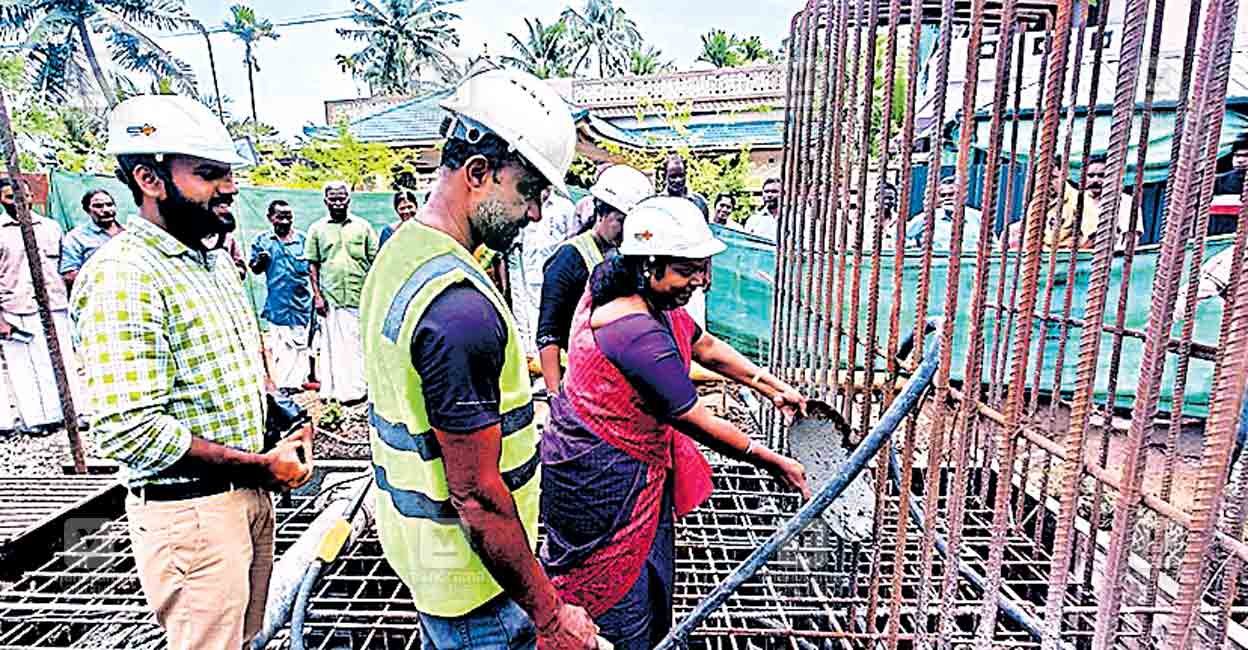 നേരേകടവ്-മാക്കേക്കടവ് പാലം: അവസാന പൈൽ ക്യാപ്പിന്റെ കോൺക്രീറ്റിങ് പൂർത്തിയായി | Nerekadavu ...