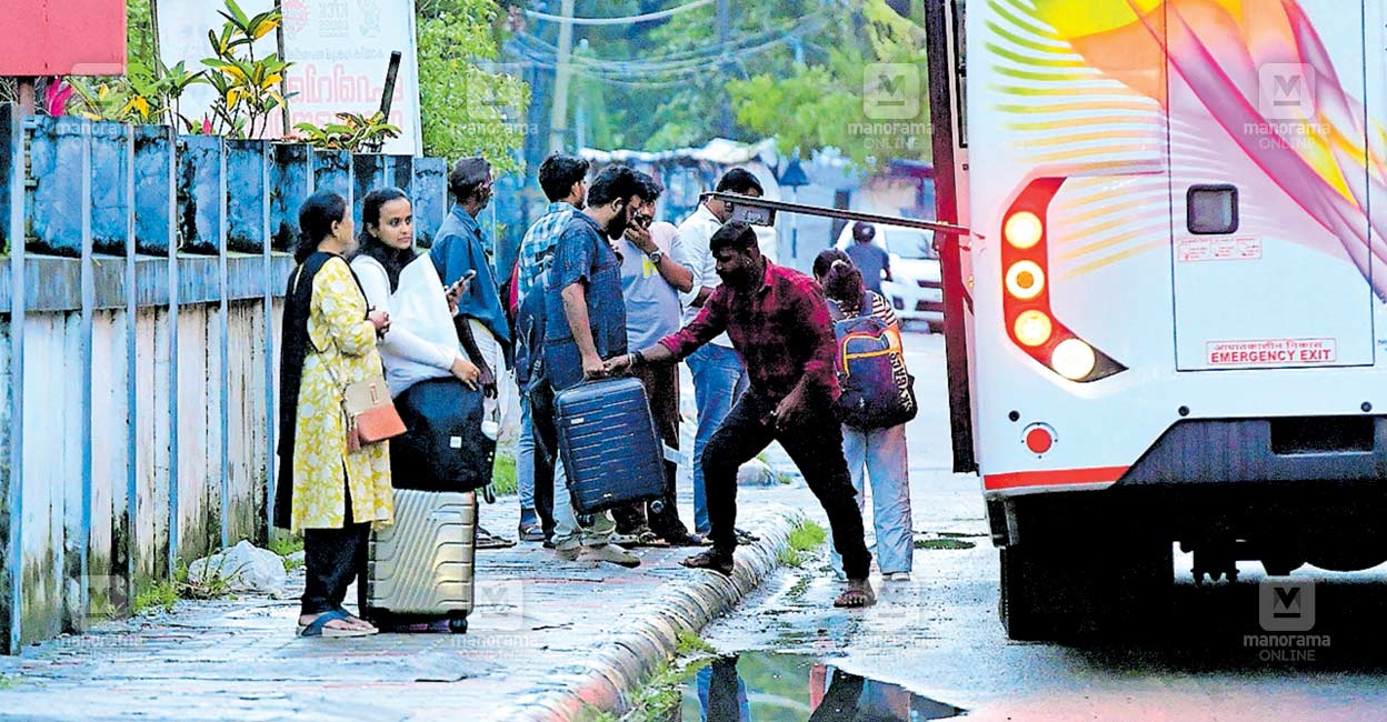 ബസ് കാത്തുനിൽക്കാൻ സൗകര്യമില്ല; ദീർഘദൂര സ്വകാര്യബസ് യാത്രക്കാ ...