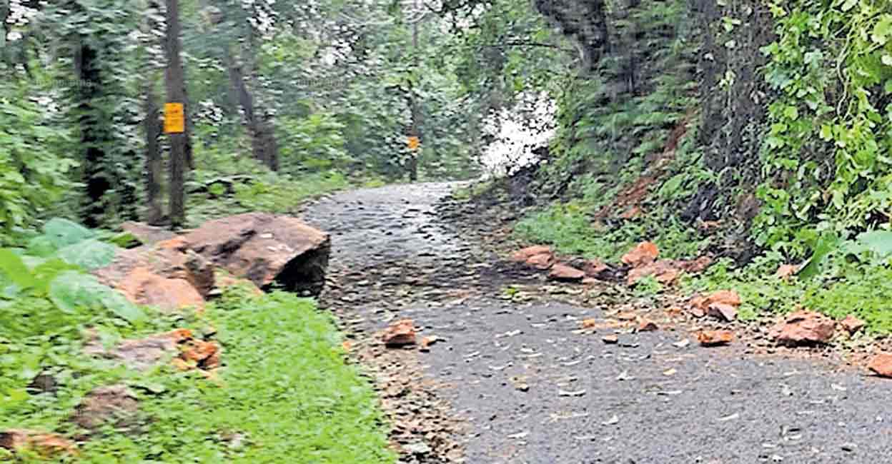 കാറ്റ്, മഴ, വ്യാപക ദുരിതം; മലയോര മേഖല കരുതൽ നടപടികളിലേക്ക് ...