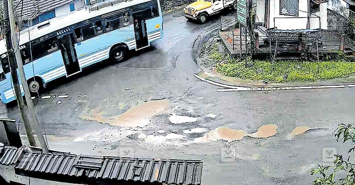 കുഴി നികത്തിയിട്ട് ഒരാഴ്ച; കരിങ്കല്ലുമ്മൂഴി വളവിൽ വീണ്ടും കുഴികൾ | Road ...