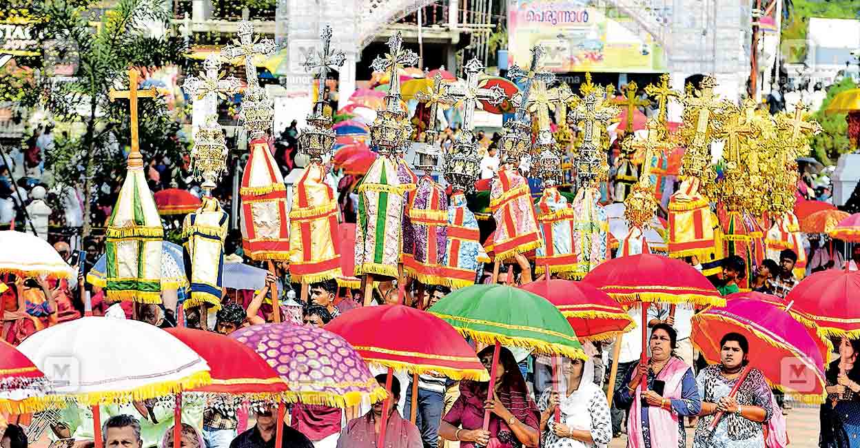 മണർകാട് പള്ളി: വിശ്വാസികളുടെ പ്രവാഹം തുടരുന്നു | Manarcad Church ...