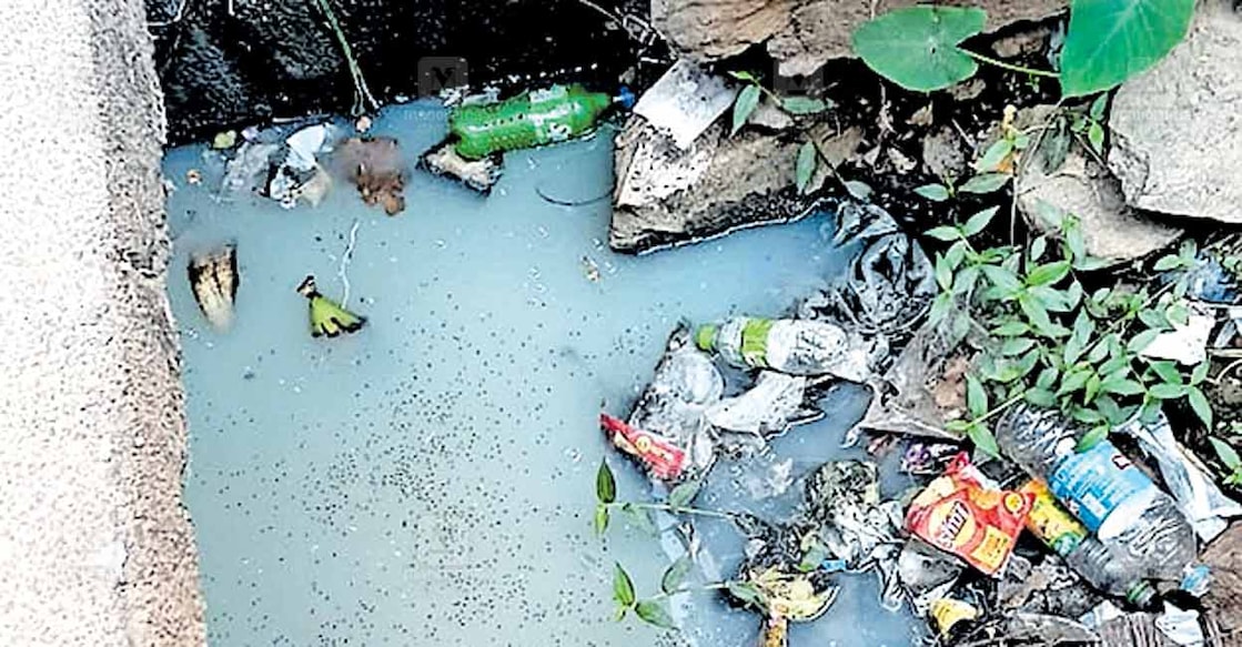 കുറവിലങ്ങാട് ടൗൺ: ഓടയുടെ അവസ്ഥ നോക്കണേ... | Waste Management | Kottayam ...