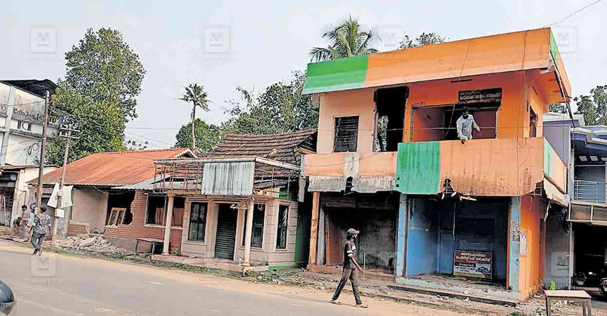 കുറുപ്പന്തറ റെയിൽവേ മേൽപാലം നിർമാണ നടപടികൾ തുടങ്ങി; ഏറ്റെടുത്ത ഭൂമിയിലെ ...