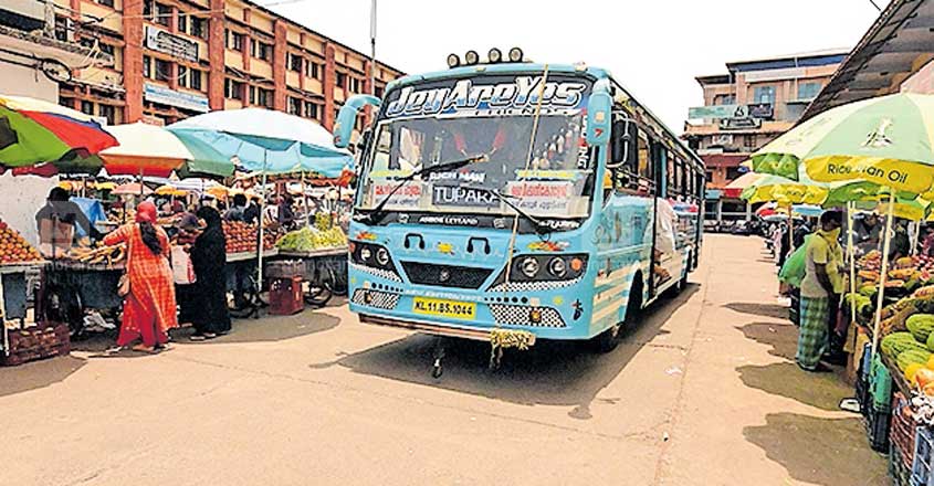 ചക്രശ്വാസം വലിച്ച് ബസുകളുടെ ഓട്ടം