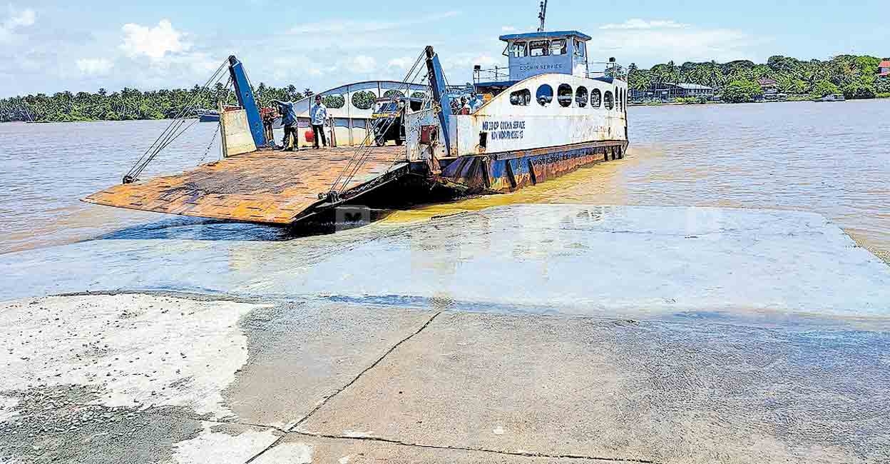 ജെട്ടി നവീകരണത്തിൽ പാളിച്ച; ജങ്കാർ അടുപ്പിക്കാൻ പ്രയാസം
