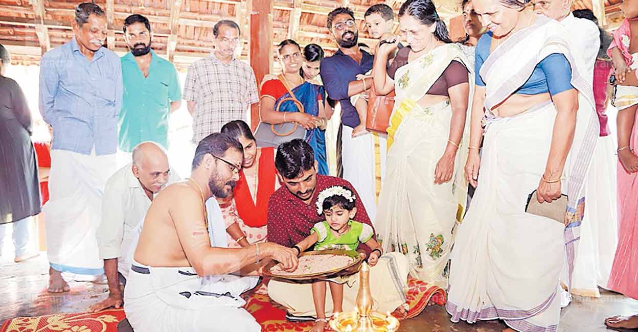 വിജയദശമി നാളിൽ അക്ഷരം തൊട്ട് ആരംഭം | Vidyarambham | വിദ്യാരംഭം ...