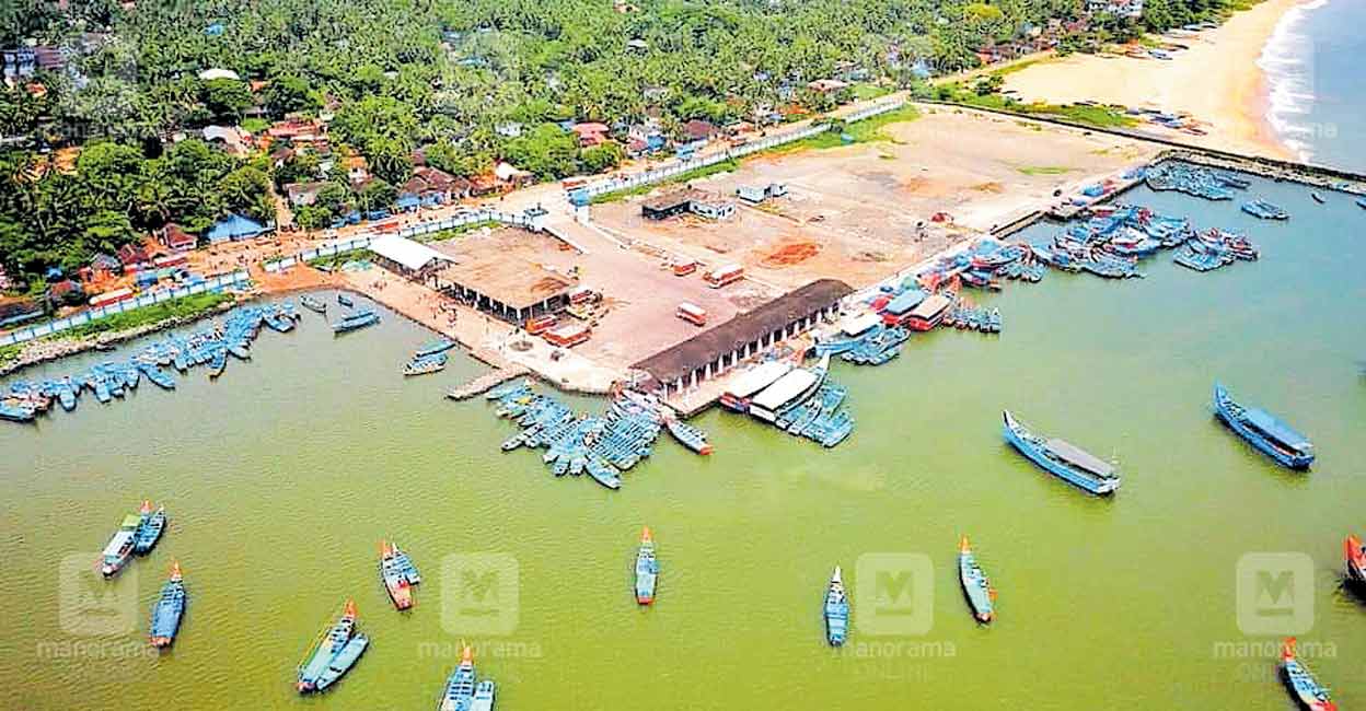 ആശങ്കയുടെ തിരമാലകൾ; അസൗകര്യങ്ങളുടെ തിരയടിയാണ് ഹാർബറിന്റെ തീരത്ത്