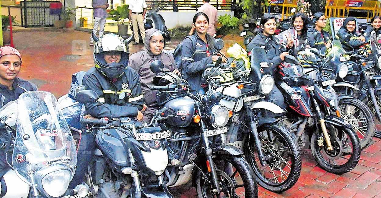 മഴ തൊട്ടറിഞ്ഞ് കാസർകോട്ടുനിന്ന് കന്യാകുമാരിയിലേക്കൊരു ബൈക്ക് യാത്ര