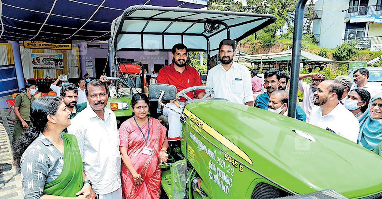 ട്രാക്ടർ കൃഷിയിടത്തിലെത്തിക്കുന്ന പദ്ധതിയുമായി മുക്കം നഗരസഭ