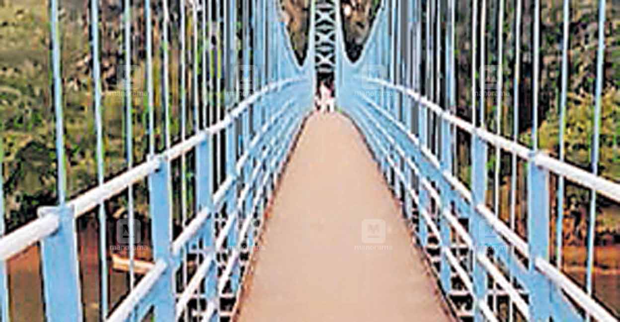 കാരശ്ശേരി കക്കാട് തൂക്കുപാലം ഉദ്ഘാടനം വിവാദത്തിൽ