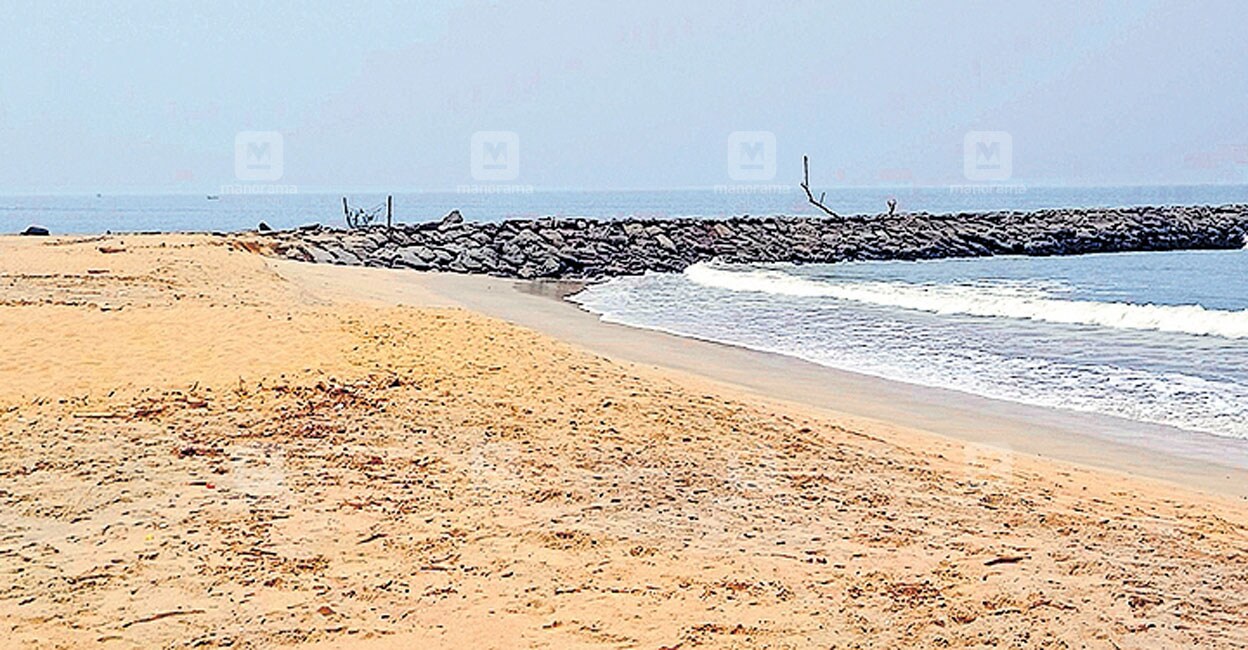 അഴിത്തല പുലിമുട്ടിൽ അനുസരണ നല്ലതാണ്