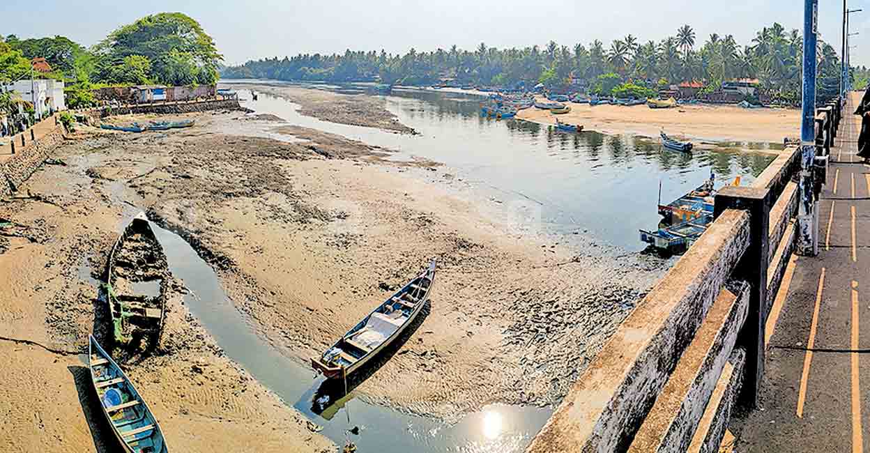 ചെളിയടിഞ്ഞ് കല്ലായിപ്പുഴ; മനസ്സിടിഞ്ഞ് നാട്ടുകാർ