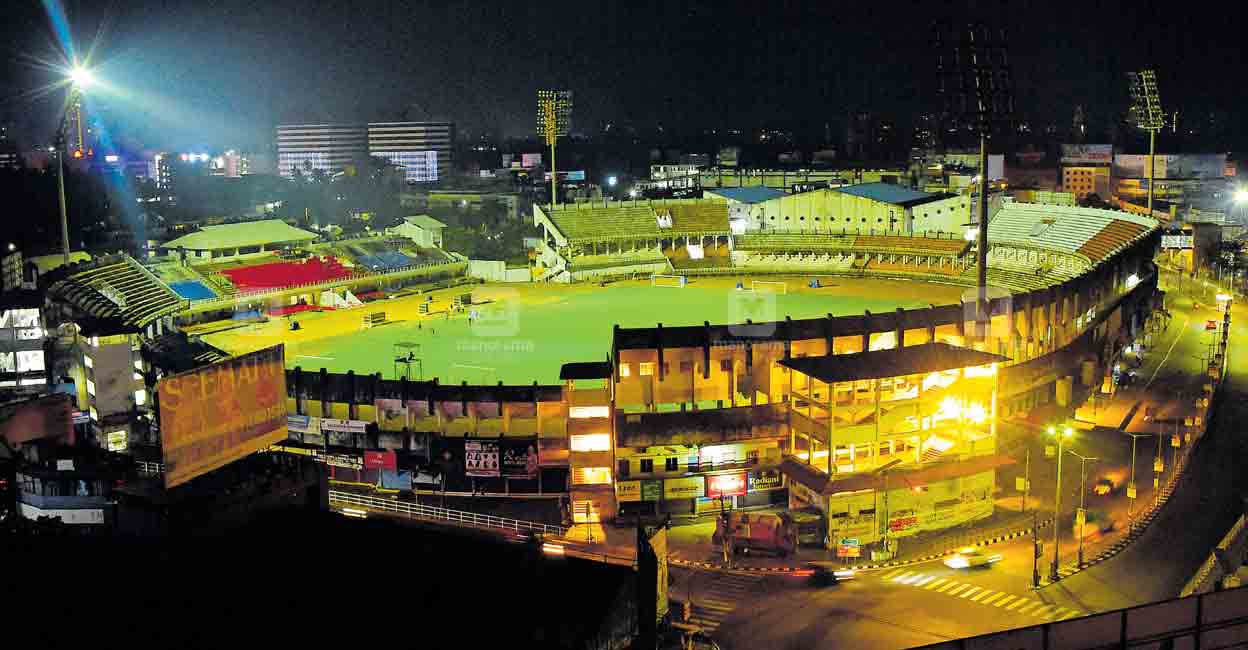 ആരാധകർ പറയുന്നു കോർപറേഷന്റെ കളി ‘ഫൗൾ’