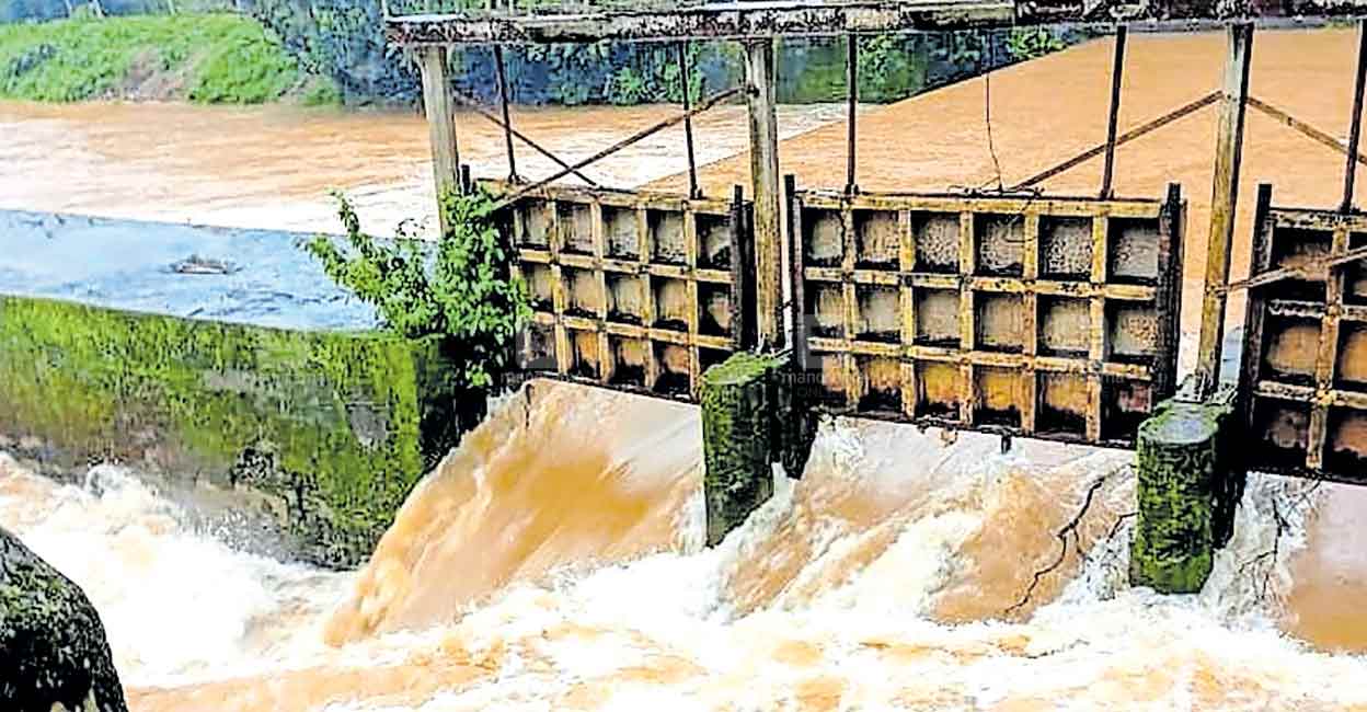 മഴ കുറഞ്ഞെങ്കിലും ദുരിതപ്പെയ്ത്തിനു ശമനമായില്ല | Kozhikode rain update ...
