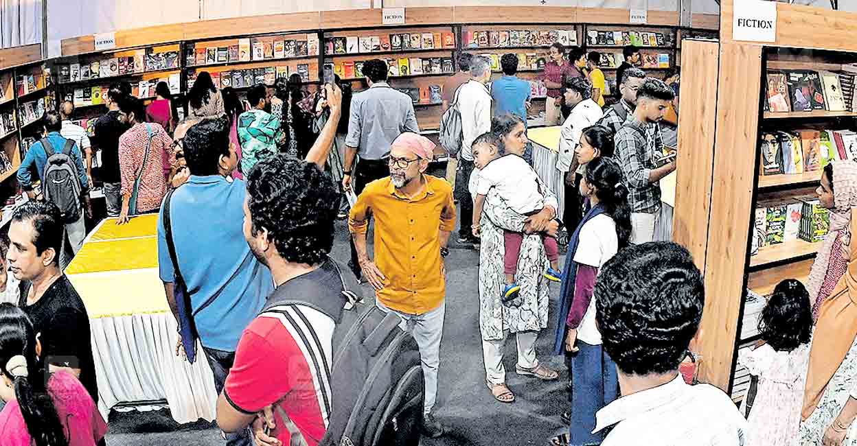 വായനയുടെ തിരിച്ചുവരവ് ആഘോഷമാക്കി പുസ്തകശാല | Kozhikode | Hortus ...