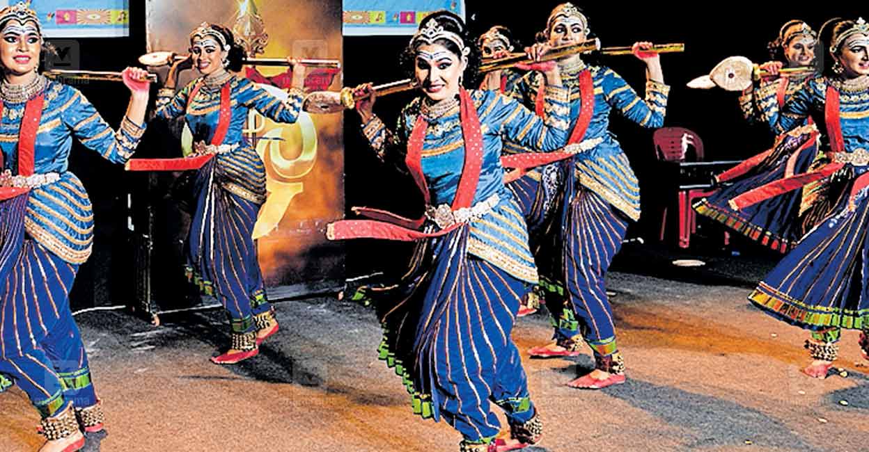 ചിലങ്കകളുണർന്നു, ആനന്ദനൃത്തത്തിൽ ആഹ്ലാദഭരിതരായി കോഴിക്കോട്ടുകാ ...