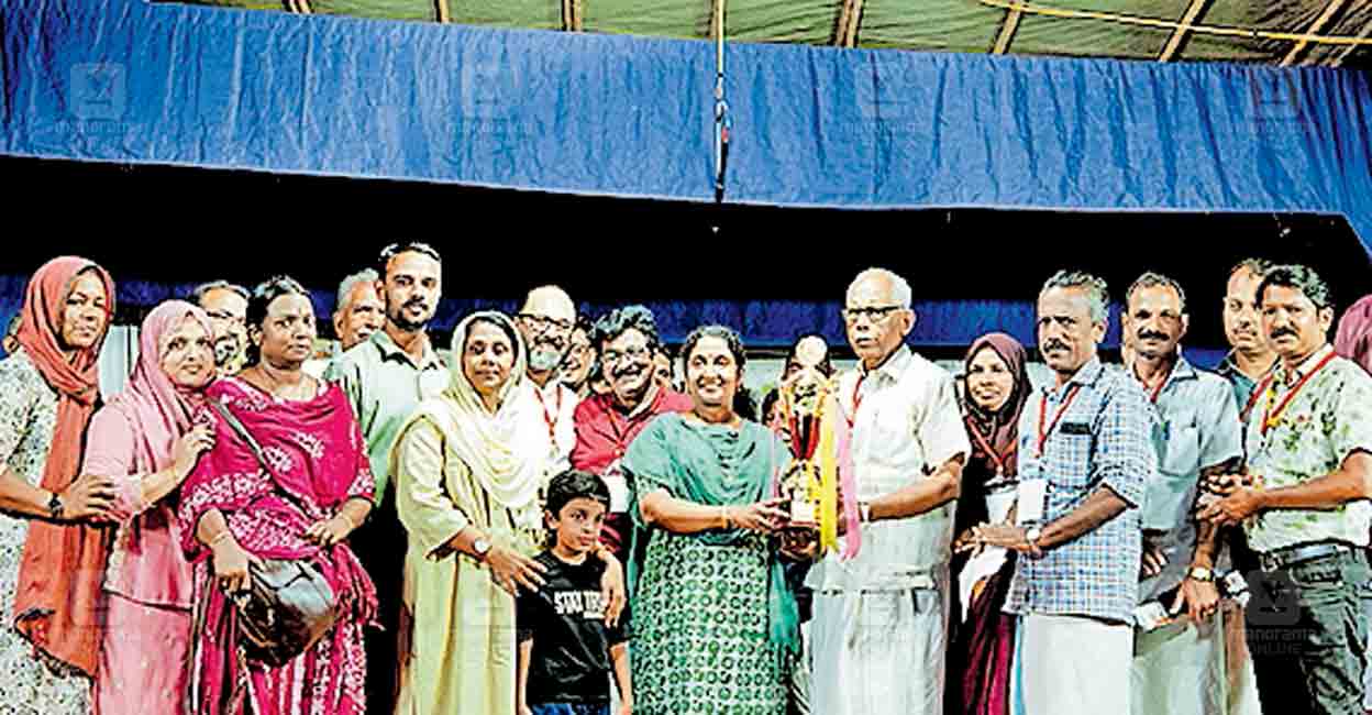 കൊടുവള്ളി ഉപജില്ല സ്കൂൾ കലോത്സവം: ചക്കാലക്കൽ എച്ച്എസ്എസിന് മിന്നും ...