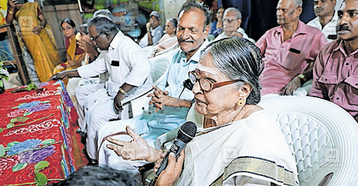 പഠിച്ച സ്കൂളിന്റെ നൂറാം വാർഷിക സംഗമത്തിന്‌ ഉദ്ഘാടക നൂറു വയസ്സുകാരി ...