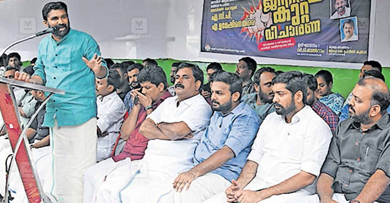 ചേവായൂർ ബാങ്ക് തിരഞ്ഞെടുപ്പ്: യൂത്ത് കോൺഗ്രസ് പ്രതിഷേധം തുടരുന്നു ...