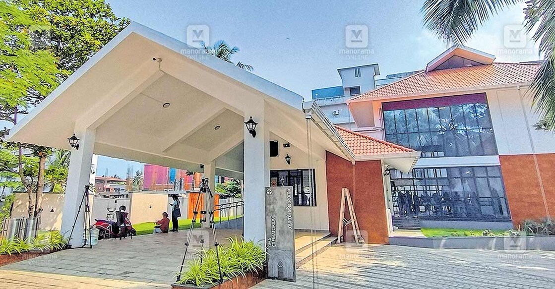 അന്ത്യയാത്രയേകി സ്മൃതിപഥം; ആദ്യ സഞ്ചാരിയായി എംടി | Kozhikode | MT ...