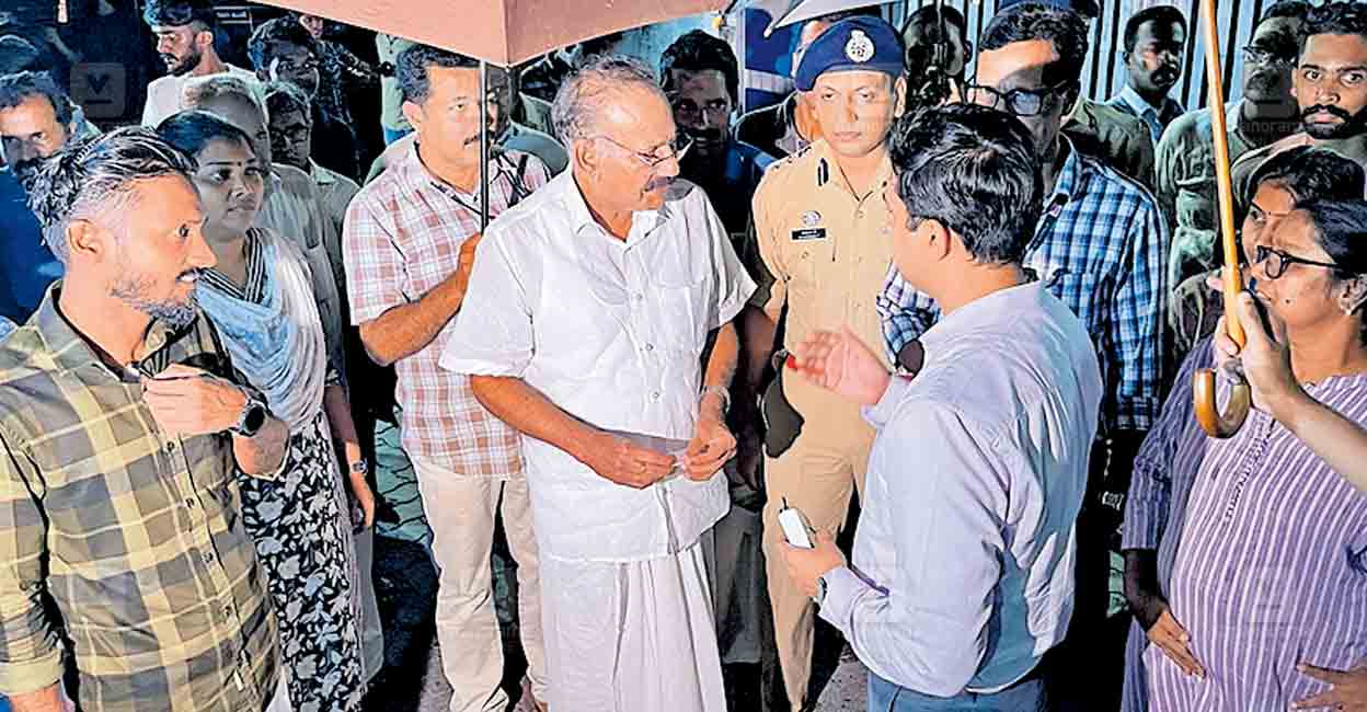 ഹിന്ദുസ്ഥാൻ പെട്രോളിയം സംഭരണ കേന്ദ്രത്തിലേക്ക് ബഹുജന മാർച്ച് ...