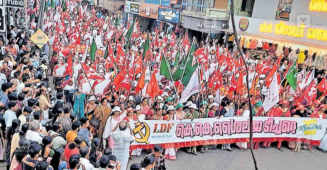 ഒരേ വേദിയിൽ ഒന്നിച്ചിരുന്ന് എം.കെ.രാഘവനും എളമരം കരീമും എം.ടി.രമേശും ...