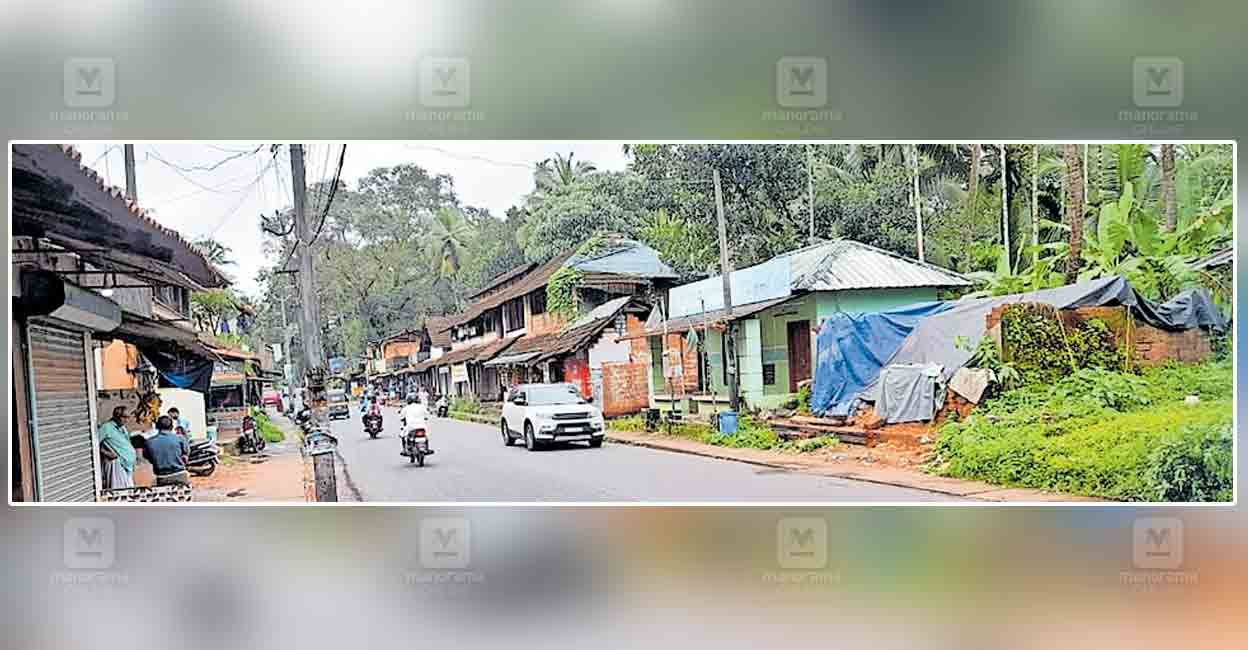 മിക്ക കെട്ടിടങ്ങളും ഏതു സമയവും വീഴുമെന്ന നിലയിൽ; കടിയങ്ങാടിന് പേടിയാണ് ...