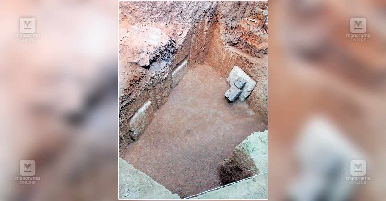 വീട്ടുമുറ്റത്തെ ഗുഹ: മണ്ണു നീക്കിയപ്പോൾ 2 അറകൾ കൂടി കണ്ടെത്തി ...