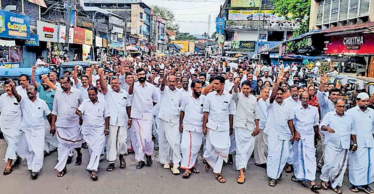 നേർക്കുനേർ ഏറ്റുമുട്ടി; പേരാമ്പ്രയിലെ സംഘർഷം ജില്ലയുടെ വിവിധ ...
