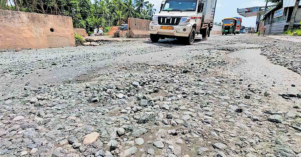 ഓടയിൽ വീണ് വീണ് നടുവൊടിഞ്ഞ് ഒരു നാട്; പരിസരവാസികൾ അനുഭവിക്കുന്ന ...