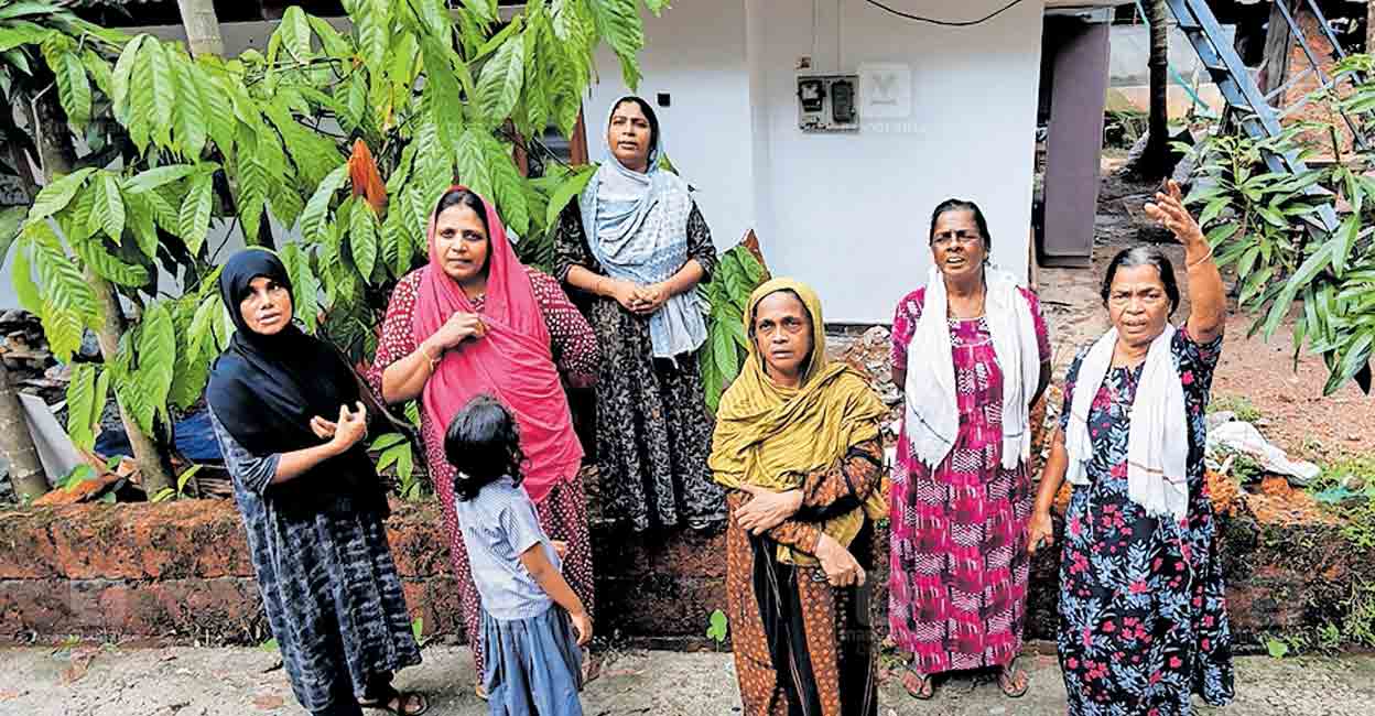ഓടയിൽ വീണ് വീണ് നടുവൊടിഞ്ഞ് ഒരു നാട്; പരിസരവാസികൾ അനുഭവിക്കുന്ന ...