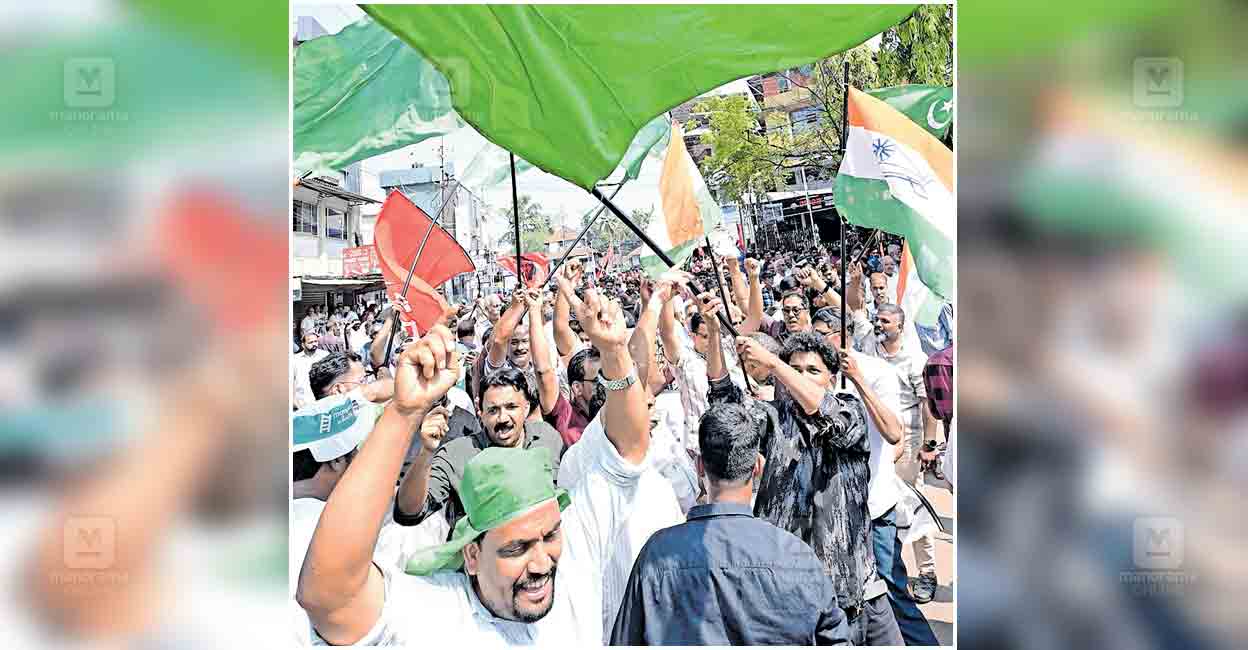 ഇടതുകോട്ടകൾ ഇടറി; കൈവിട്ടത് 17 പഞ്ചായത്തുകൾ, 6 പതിറ്റാണ്ടായി കൂടെനിന്ന ...
