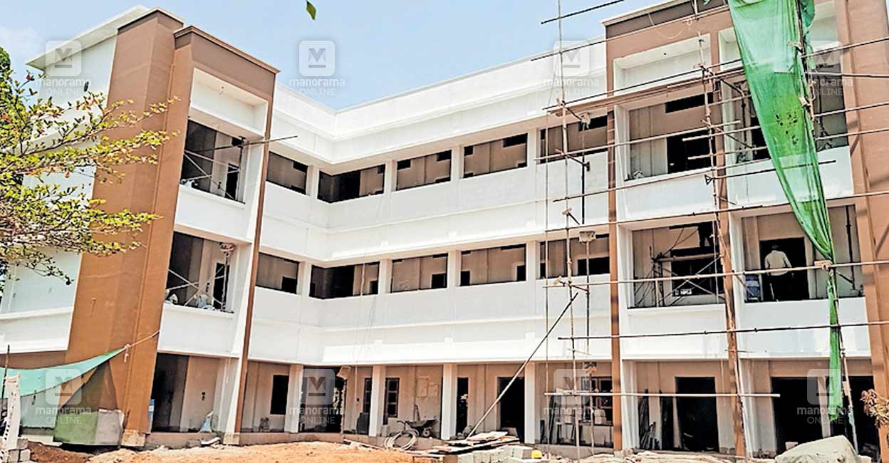 രാമനാട്ടുകര ഗവ.യുപി സ്കൂളിൽ പുതിയ കെട്ടിടം പൂർത്തിയാകുന്നു ...