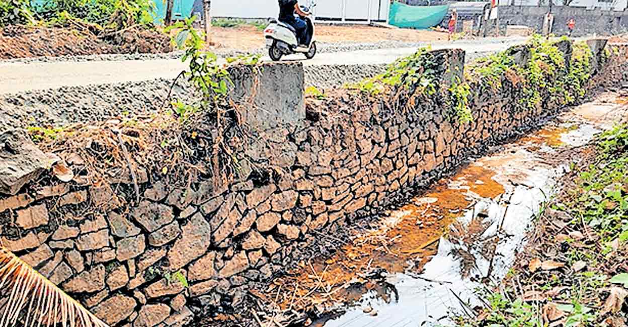 തിരുവമ്പാടി – കൂടരഞ്ഞി റോഡ് നവീകരണം: സംരക്ഷണഭിത്തിയുടെ കാര്യത്തിൽ ആശങ്ക ...