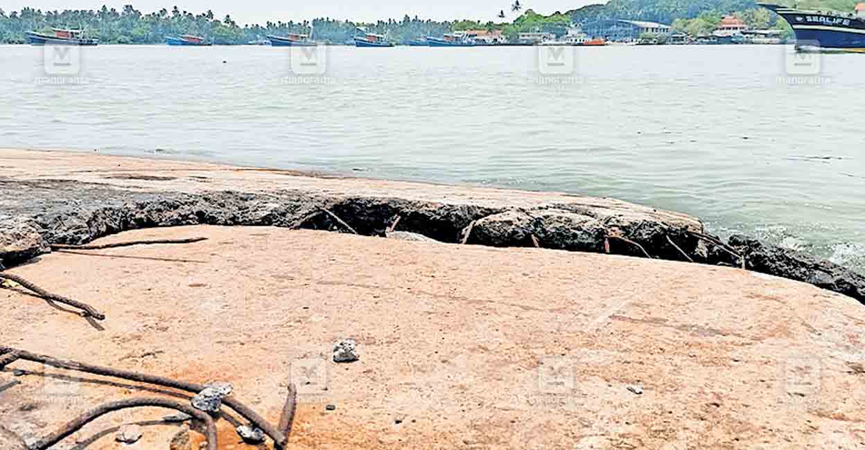 ബേപ്പൂർ ജങ്കാർ ജെട്ടി അപകട നിലയിൽ | Beypore | Jangar jetty | Chaliyam ...