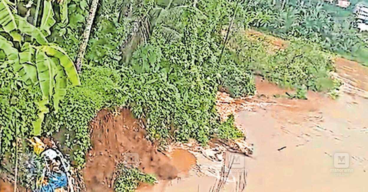 കണ്ണീർമഴയത്ത്...; ആഞ്ഞു വീശിയ കാറ്റിൽ പലയിടങ്ങളിലും നാശനഷ്ടം ...
