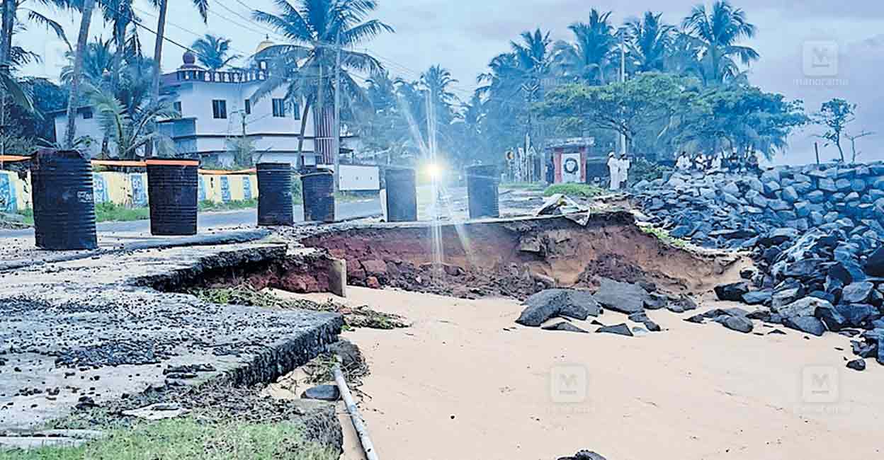 കടൽക്ഷോഭം രൂക്ഷം; കാപ്പാട് ബീച്ചിലേക്കുള്ള പാത തകർന്നു | Kappad Beach ...