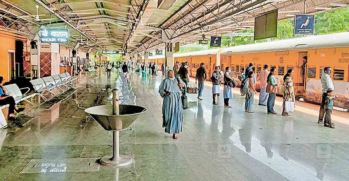 യാത്രക്കാരുടെ പ്രത്യേക ശ്രദ്ധയ്ക്ക്; ഒന്നാം പ്ലാറ്റ്ഫോമിൽ തെന്നിവീഴും ...