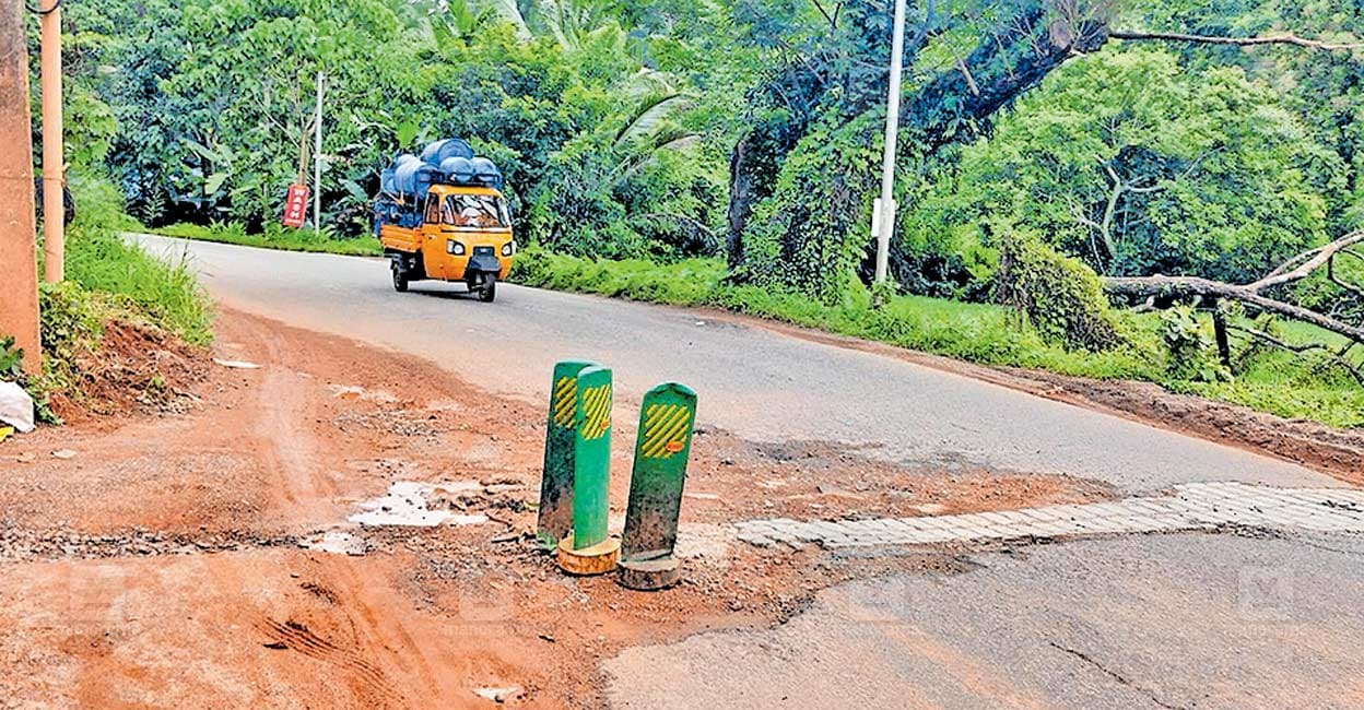 കാരന്തൂർ– മെഡി.കോളജ് റോഡ് : നാലര കിലോമീറ്ററിൽ വാരിക്കുഴികളേറെ ...